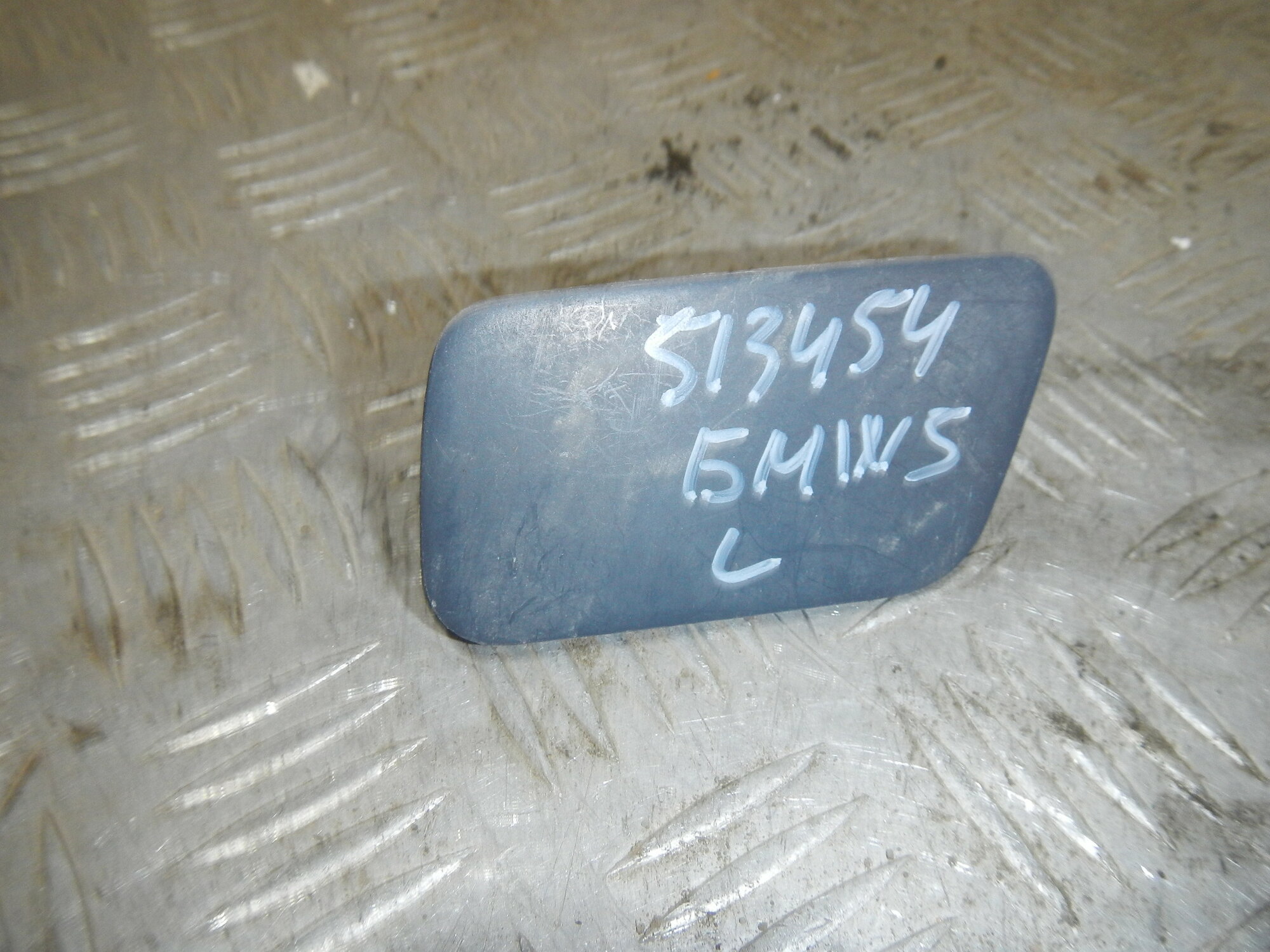 Б/У Крышка форсунки омывателя, BMW (БМВ)-5 (E60, E61) (03-09) BMW 5 (E60, E61) (03-09) левая царапины. 513454 BMW арт. 51...