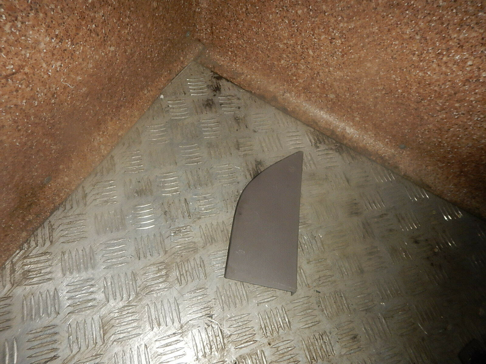 Б/У Накладка двери, Chery (Черри)-QQ6 (S21) (08-) Chery QQ6 (S21) (07-10) Задней левой,уголок. Без повреждений. 298642 CH...