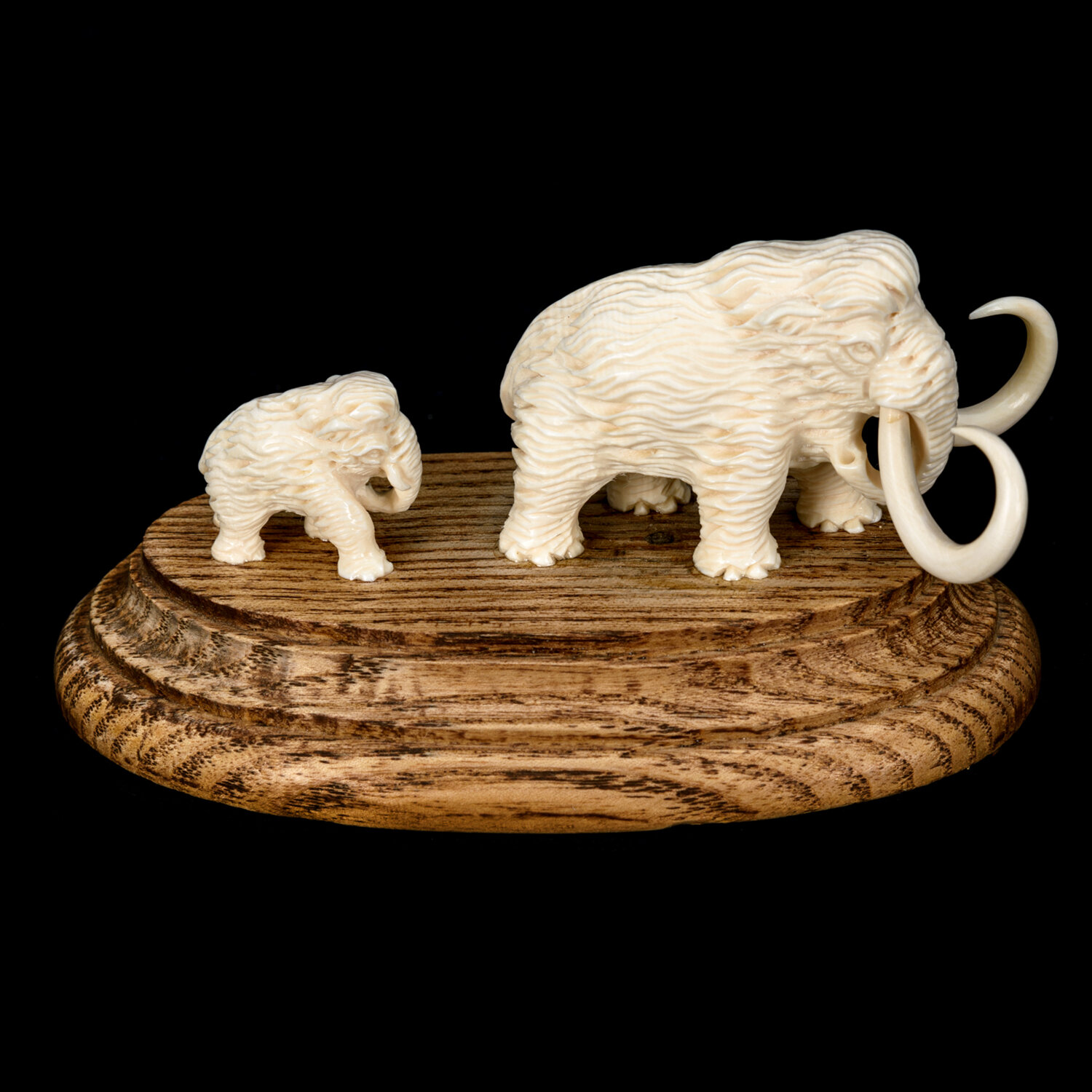 Скульптура из бивня мамонта "Мамонт с мамонтенком"