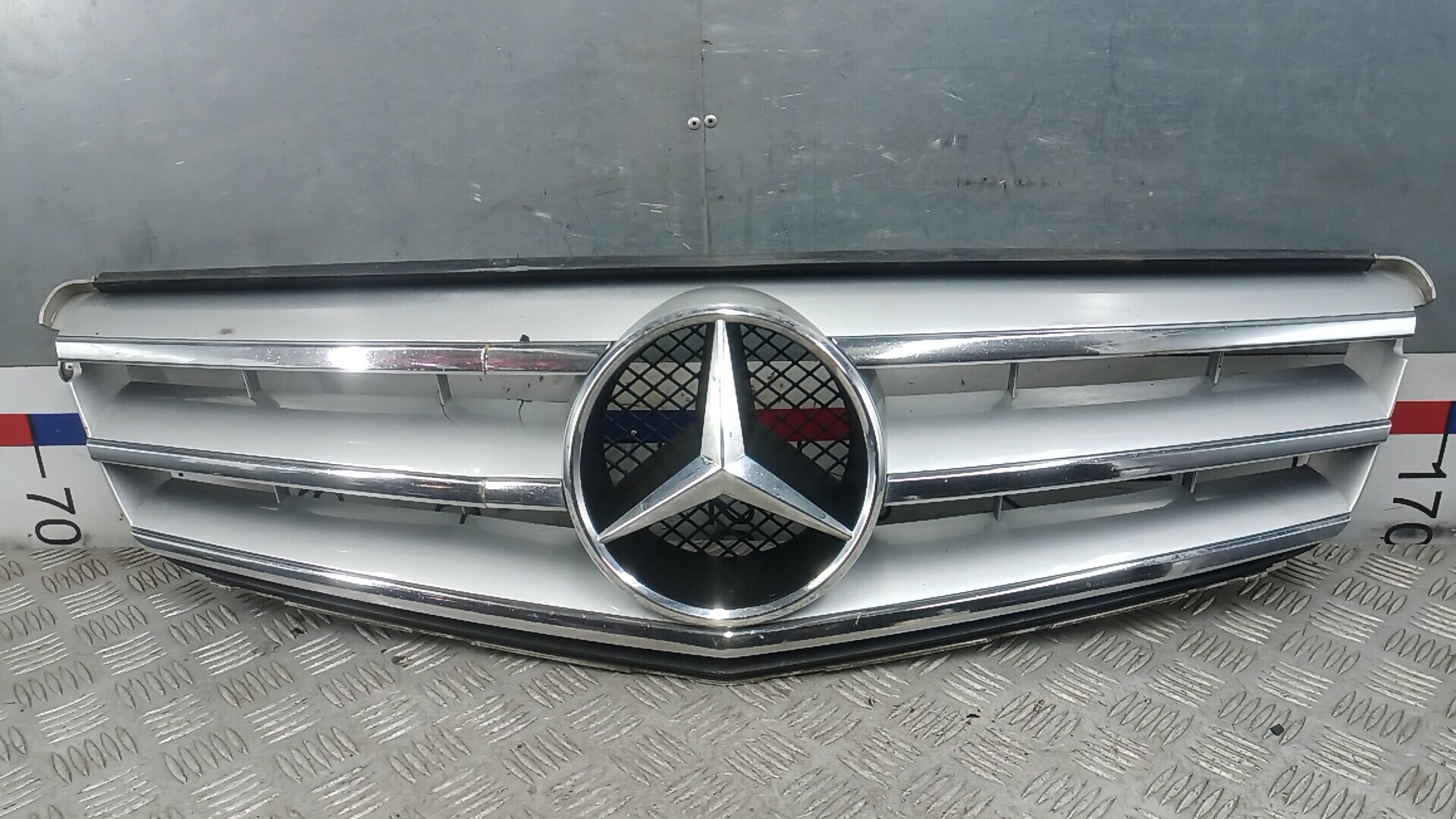 Решетка радиатора MERCEDES BENZ C-CLASS W204