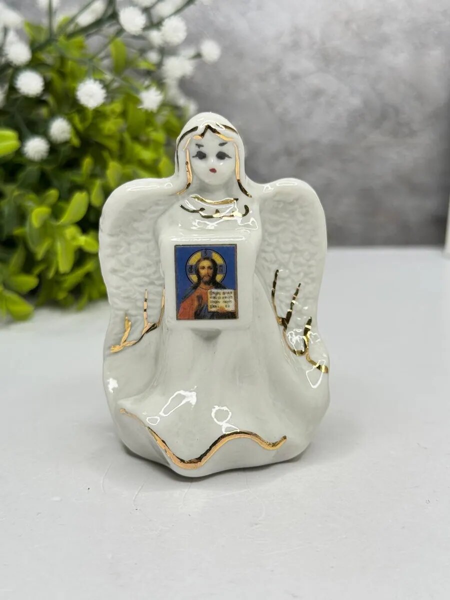 Декоративная фарфоровая фигурка Ангел с иконой Иисуса Христа