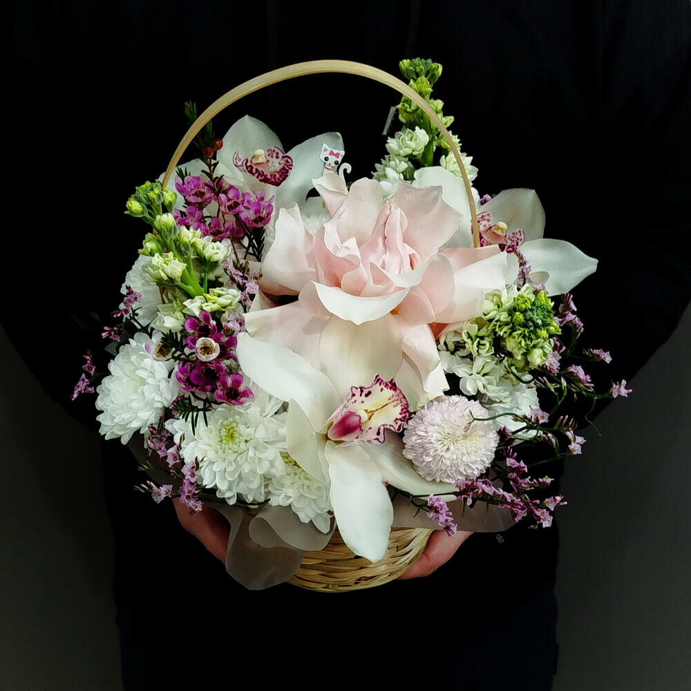 Корзина с цветами "Розовое Созвездие", лимониум, орхидея, хризантема, маттиола, для учителя, мамы