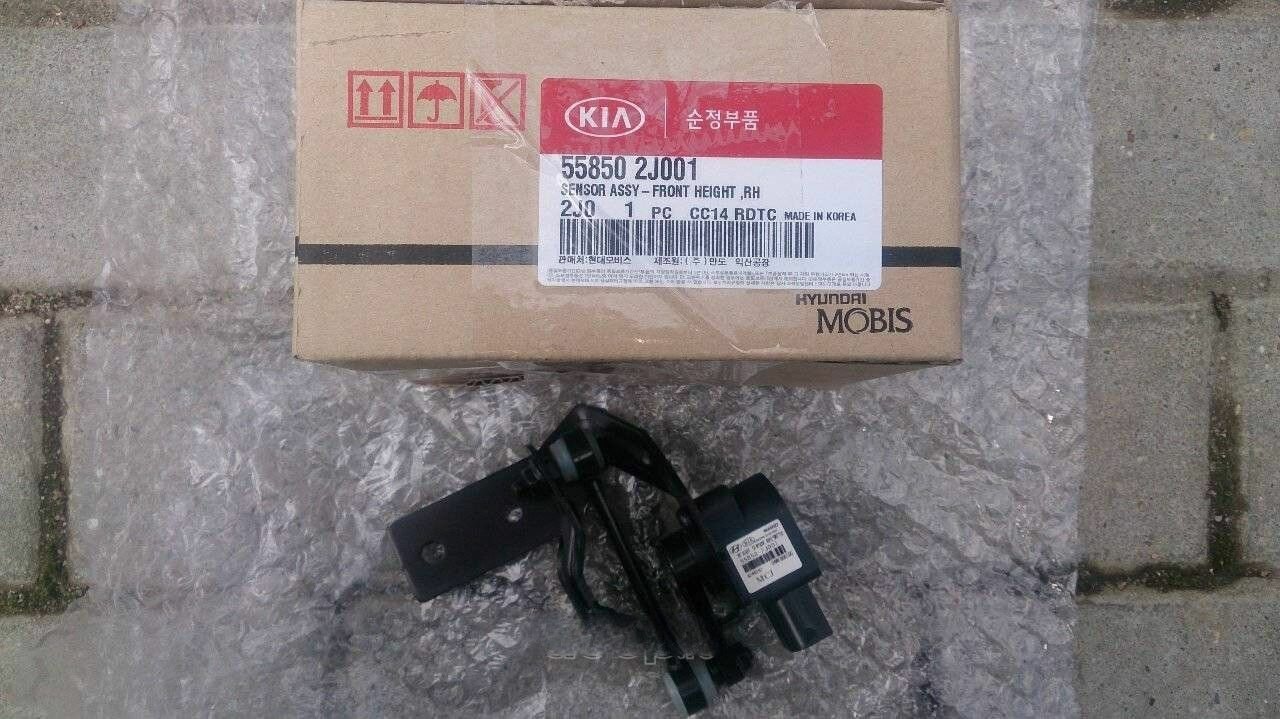 Датчик положения кузова правый KIA Borrego 2008-2019 / арт. 558502J001 / бренд MOBIS