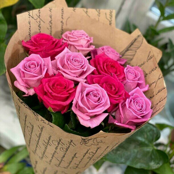 Букет Well Flowers, круглый, на стеблях, 11 роз, свежий букет цветов