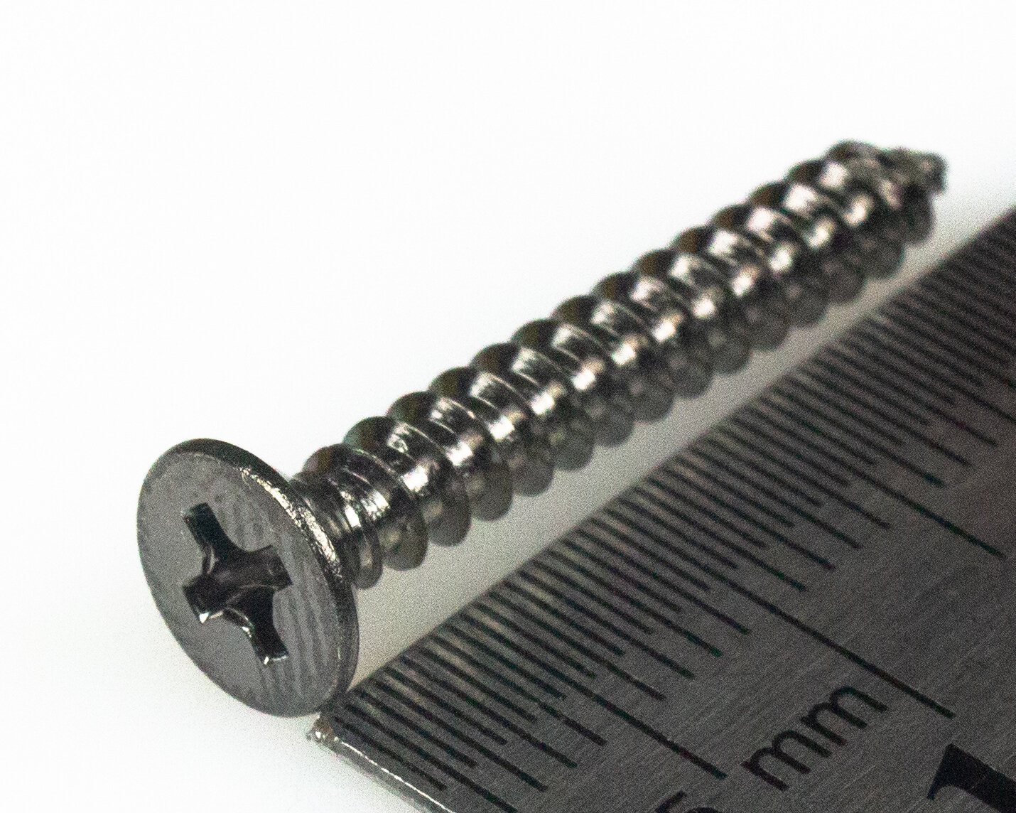 Саморез для ремнедержателей и басовых бриджей HOSCO TS-05CK (3.5 х 25 мм), cosmo black