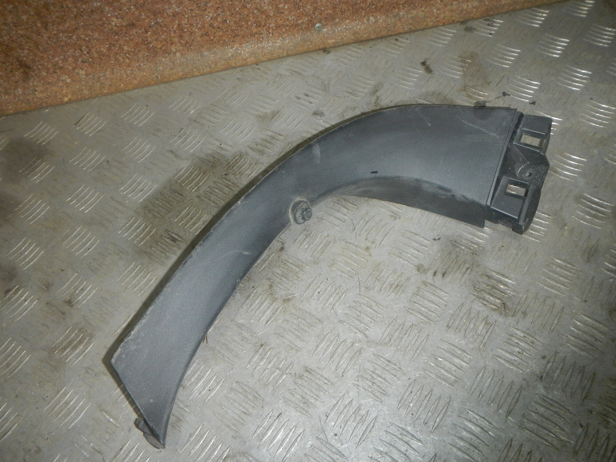 Б/У Обшивка двери багажника, Citroen (Ситроен)-C4 (11-) CITROEN C4 (11-) правая Царапины. 538060 Peugeot-Citroen арт. 968...