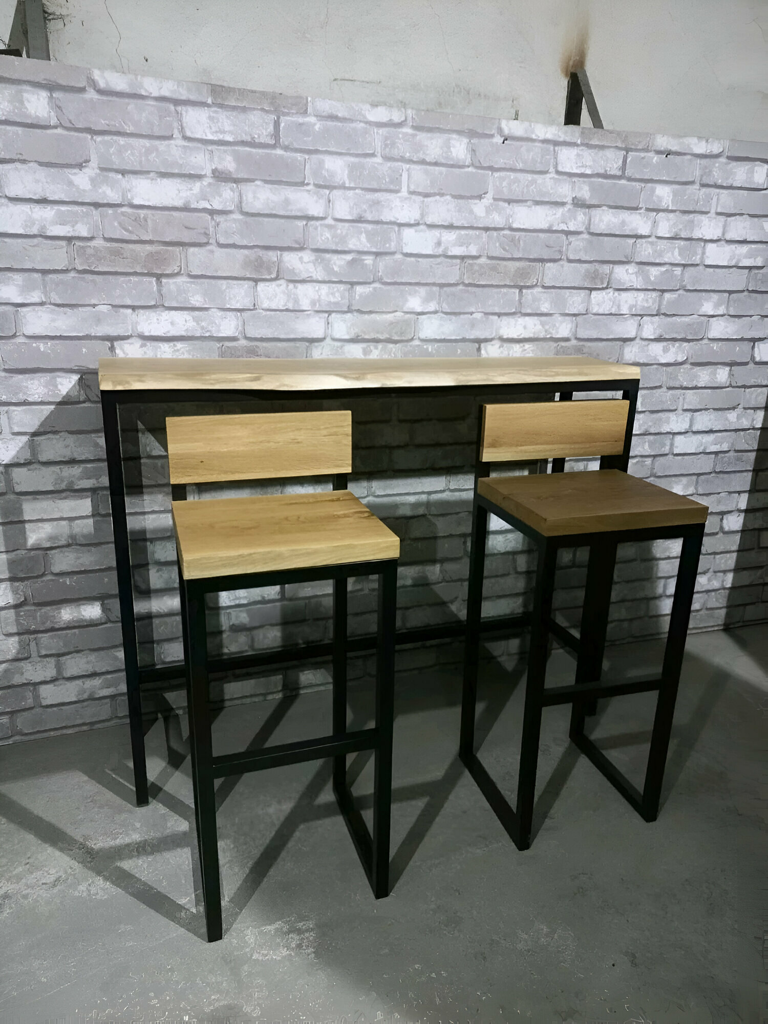 Барная стойка "EasyLOFT" в стиле лофт, массив дуба, 2 барных стула в комплекте, для дома и дачи, 150х40х115 см.