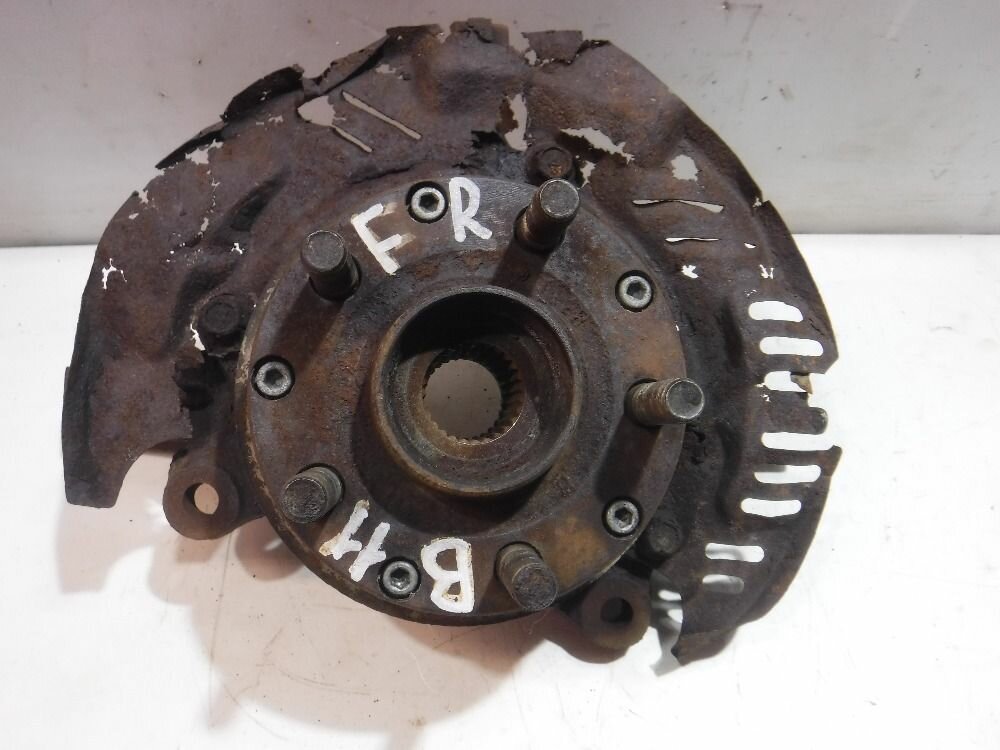 Кулак передний правый Subaru Legacy B11