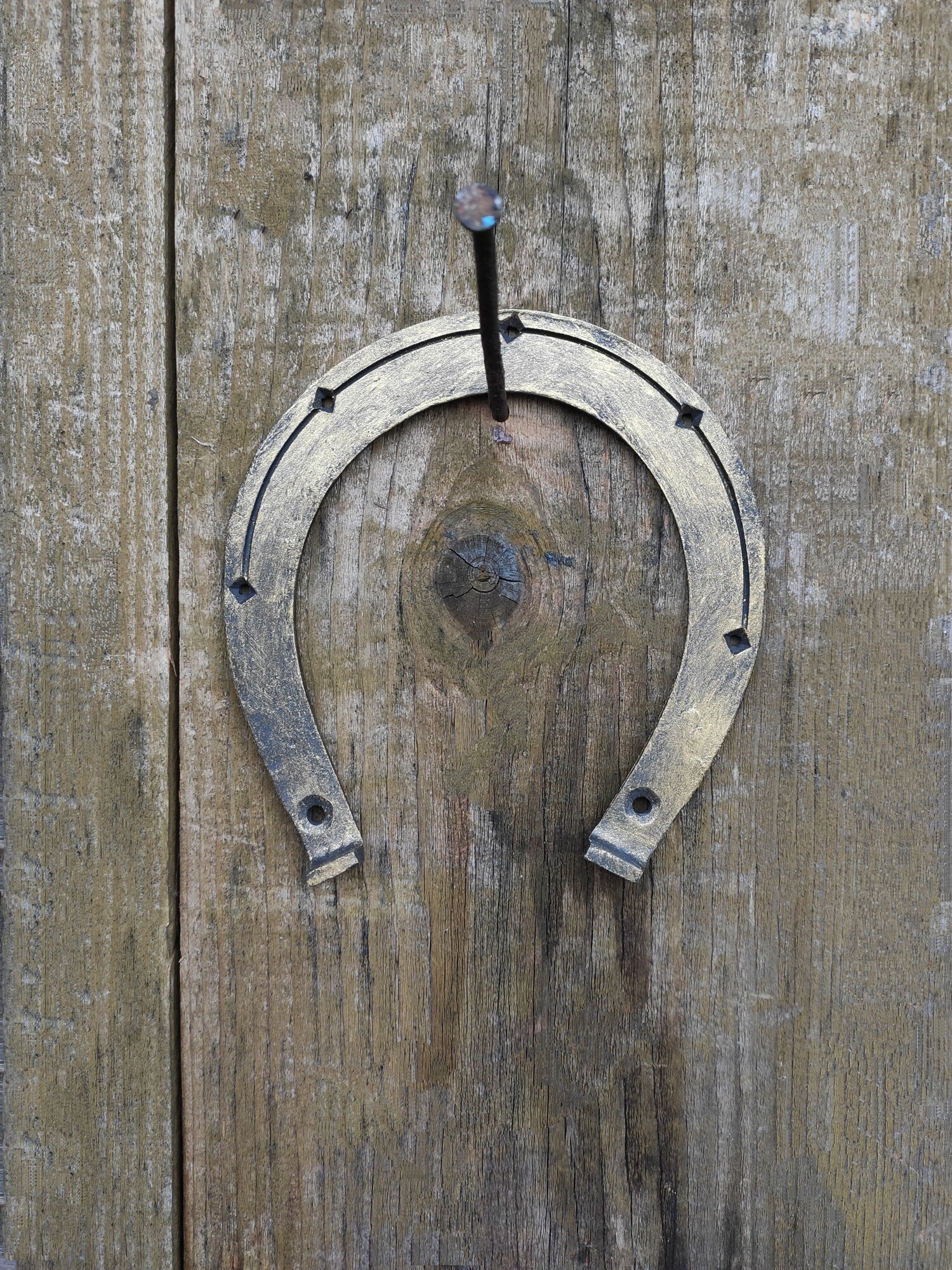 Подкова-оберег с отверстиями. Патина *Золото*.