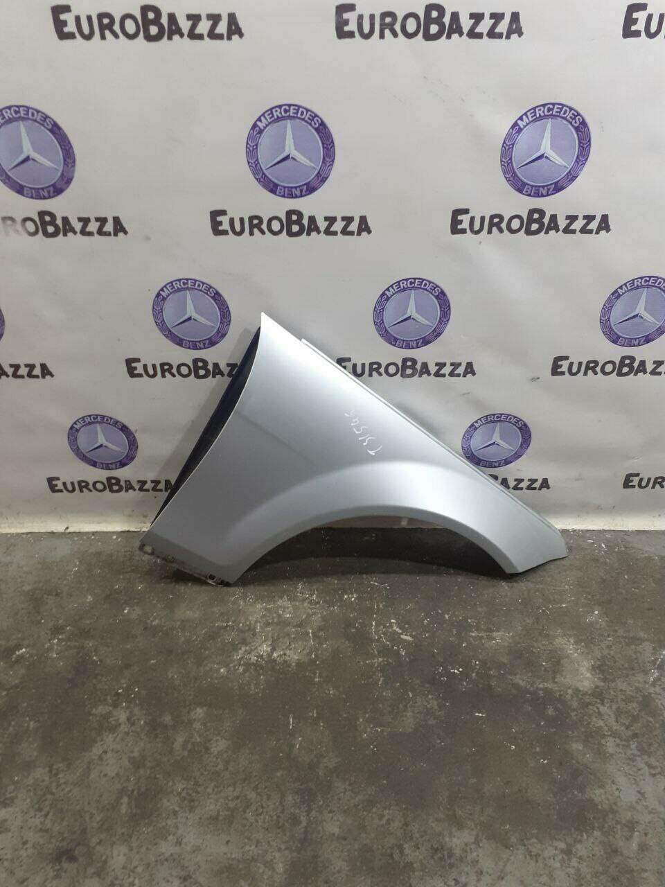 Крыло переднее правое Mercedes W204 A2048800218