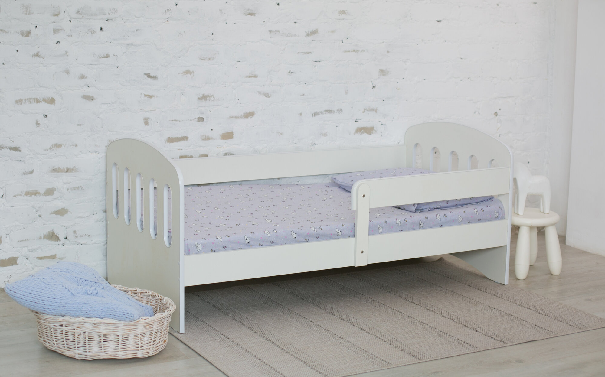 Кровать "Малыш" без ящика, с размером спального места 160х80 см, белая