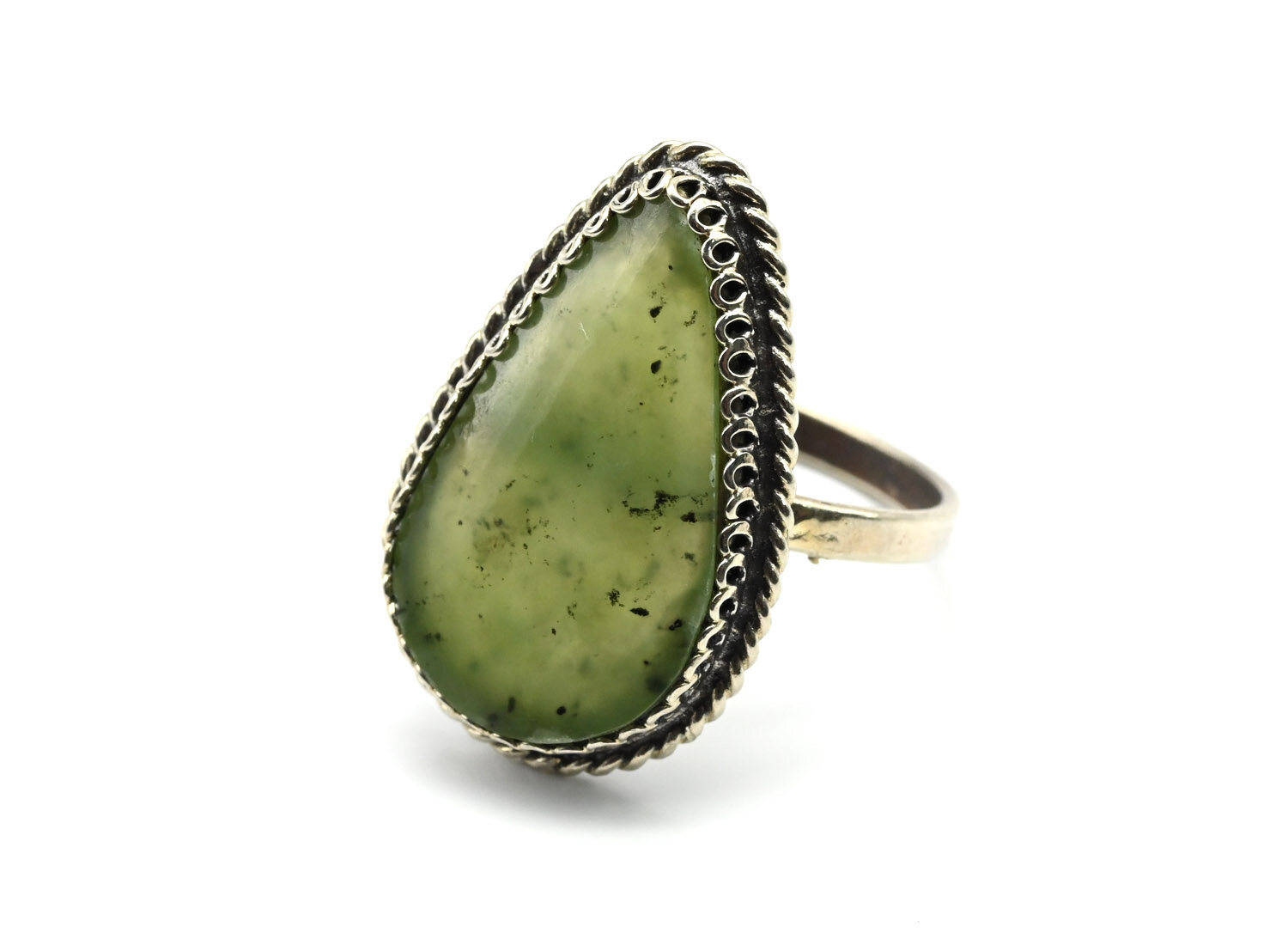 Кольцо, нефрит