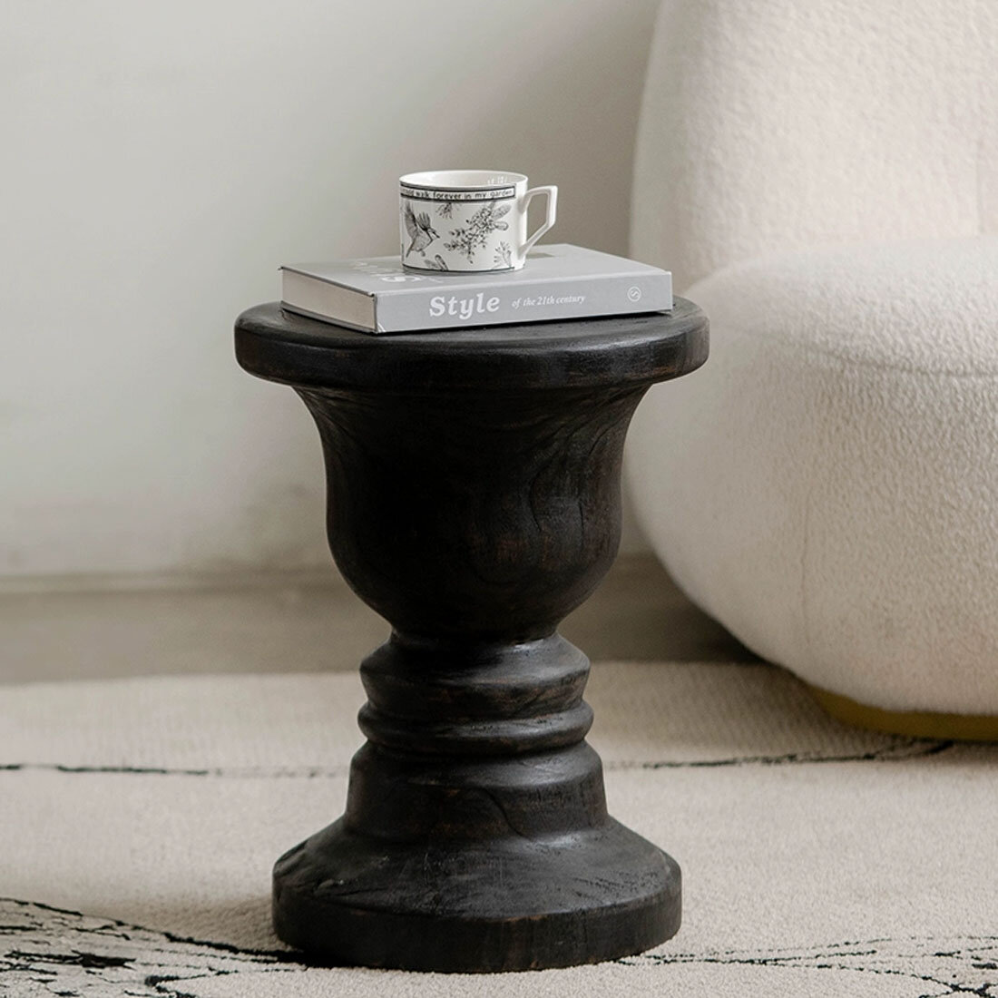 Декоративный деревянный столик Chalice