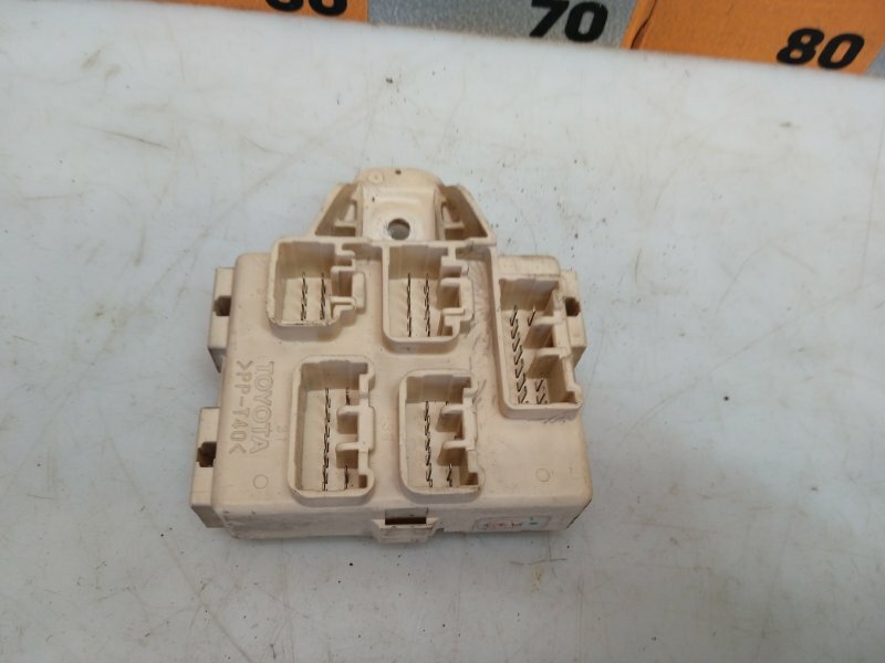 Б/У Тойота Ипсум 1 Блок предохранителей Toyota Ipsum 1995-2001 M10, SXM15G 316264 TOYOTA арт. 8273444010