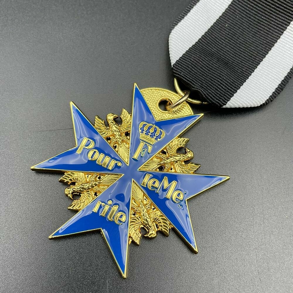 Сувенирная медаль "За заслуги перед Германией" копия для коллекции и декора, золотистого и синего цвета, металлический сплав