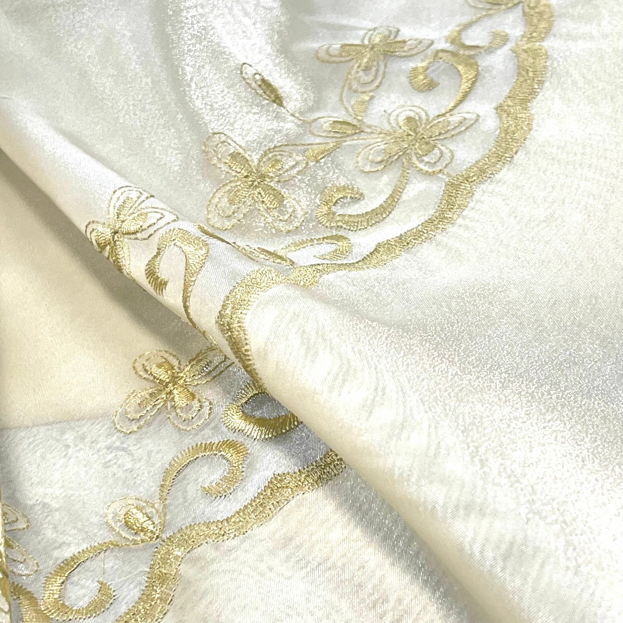 Ткань Органза с вышивкой. Отрез 3,50м. Высота 280см. Турция.