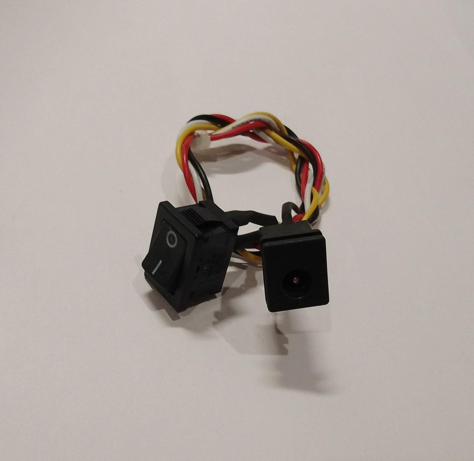 Кнопка включения с разъемом для зарядки + шлейф робота пылесоса REDMOND ROBOT VACUUM CLEANER (RV-R640S)