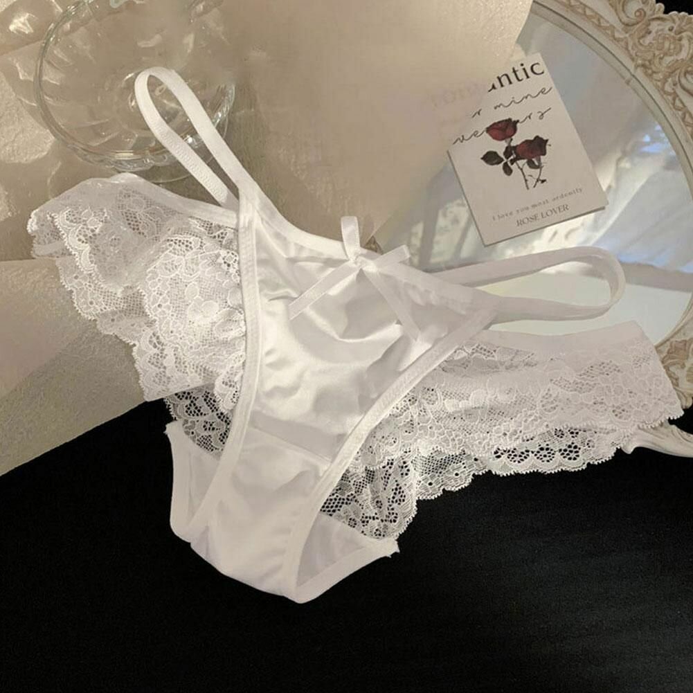 Кружевные трусики с высоким разрезом