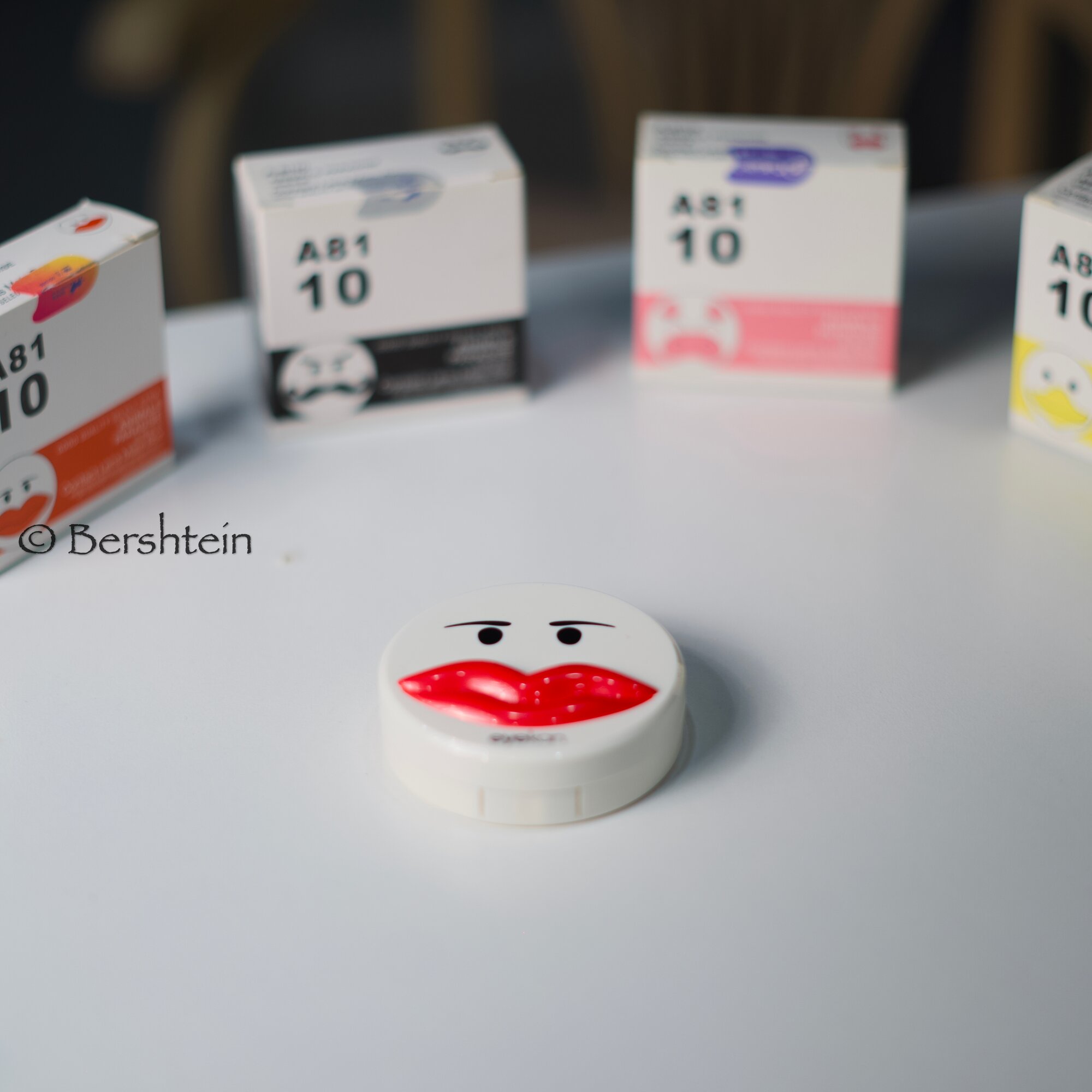 Контейнер для линз 3в1, с зеркалом, присоской и пинцетом, "Animals Paradise" красный