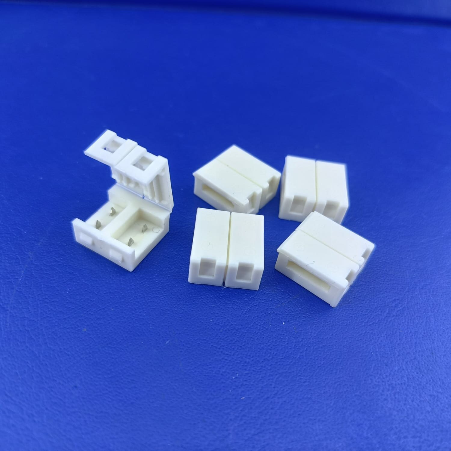 5 штук Коннектор зажимной 10мм 2pin для силиконовых светодиодных лент