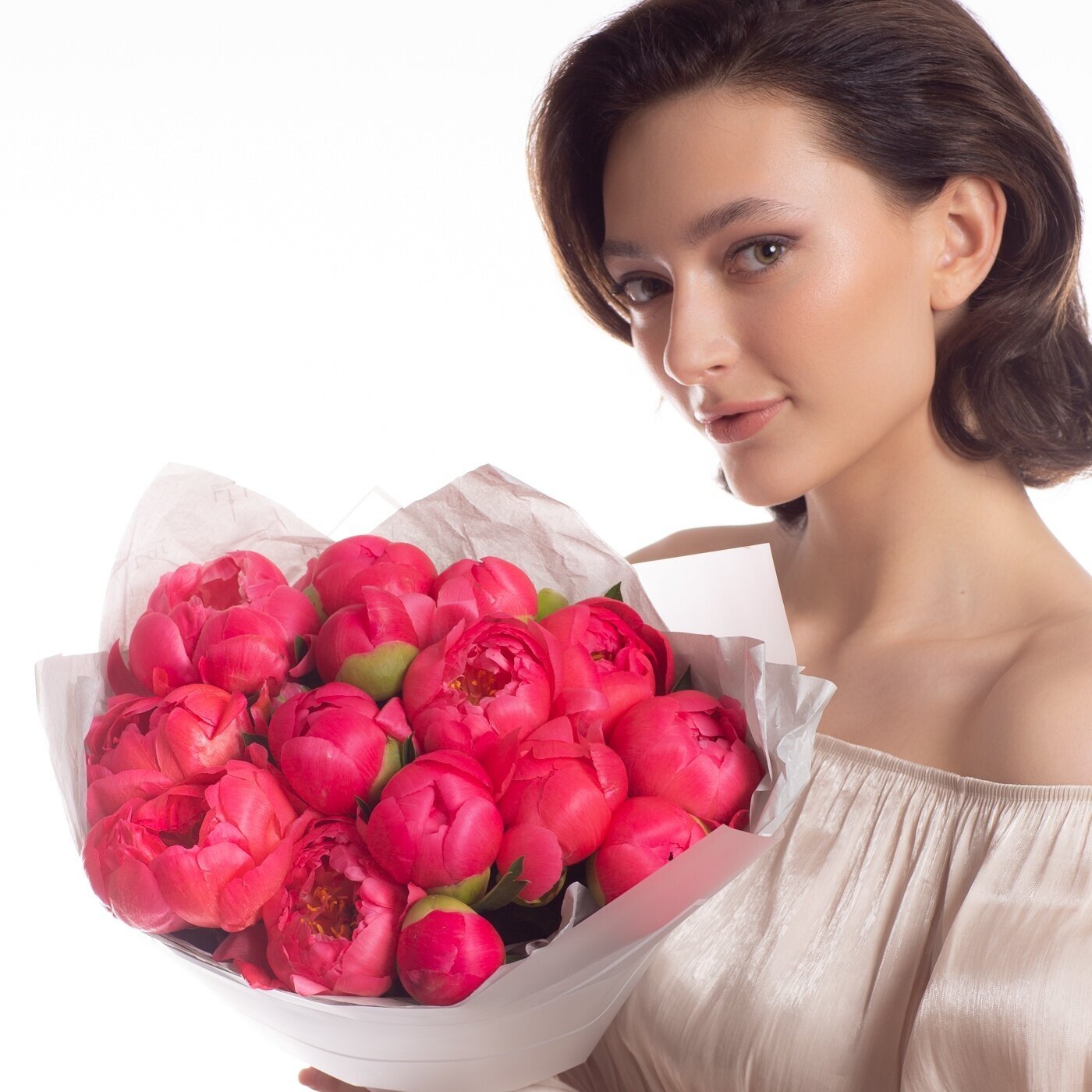 Букет 15 коралловых пионов #561