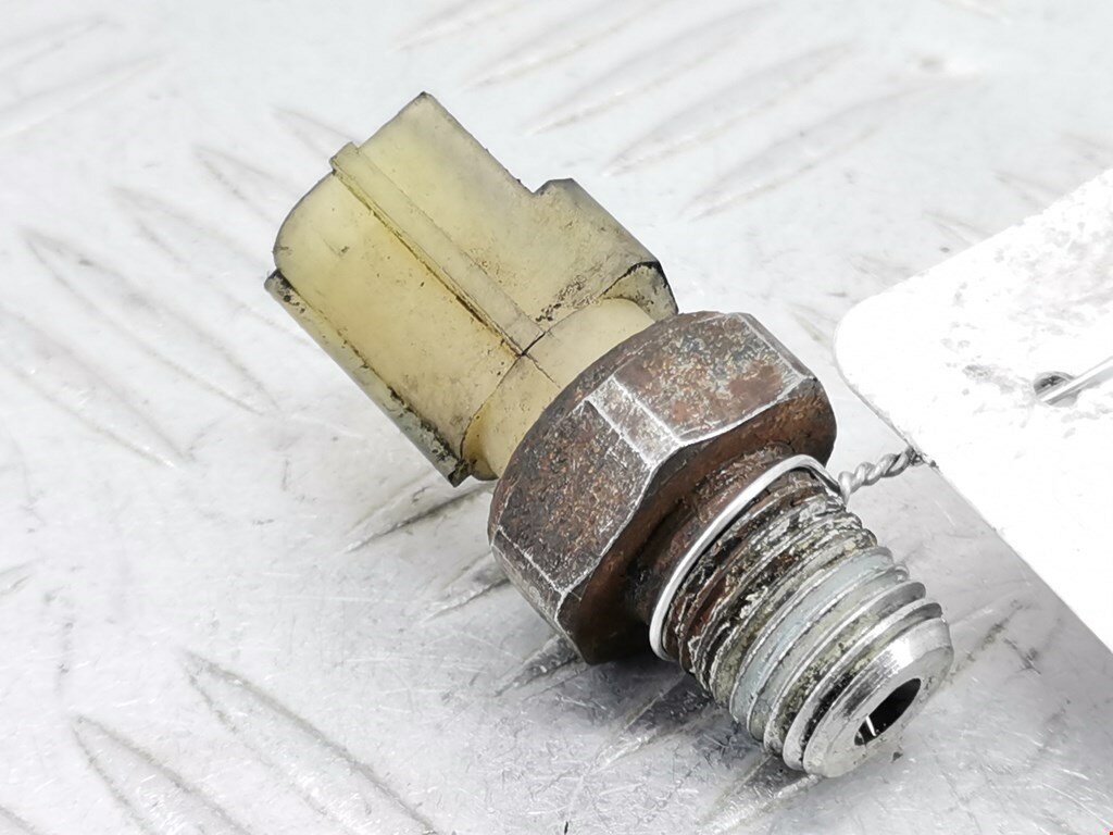 Датчик давления масла Ford Mondeo 3 1363198 арт. 1971091