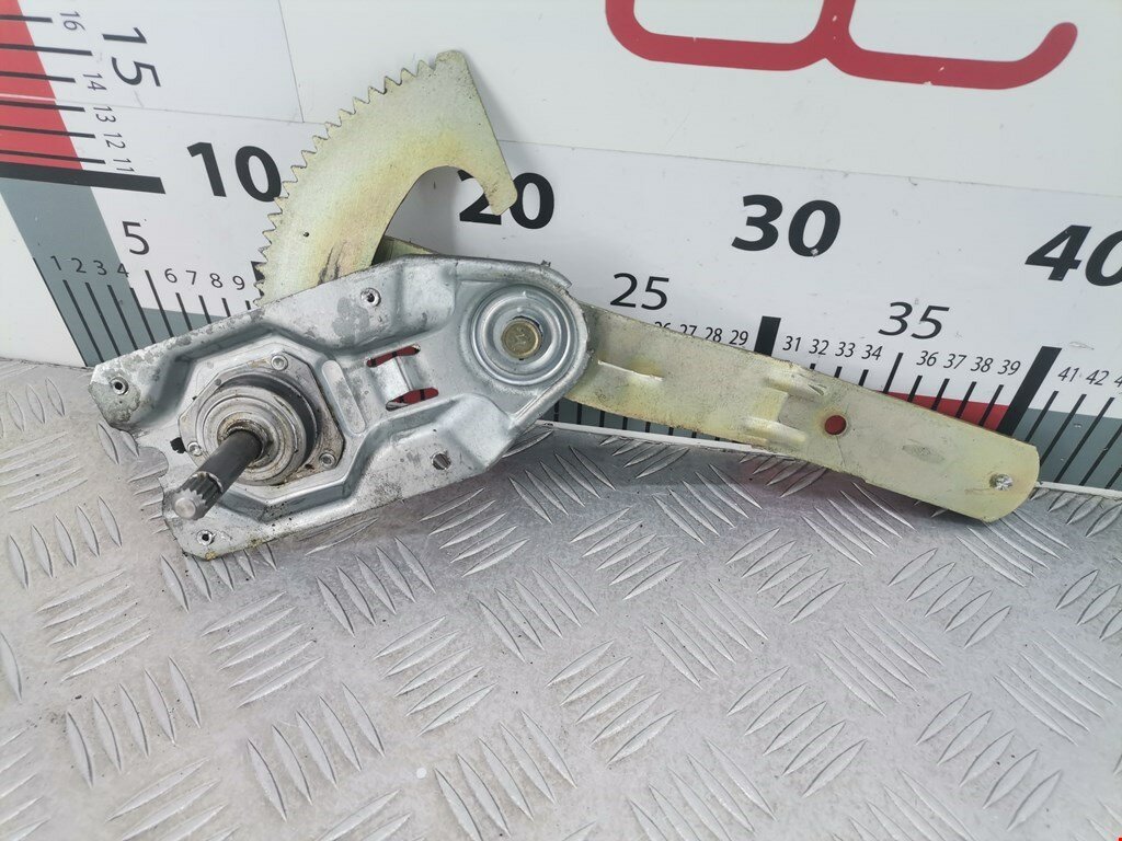 Стеклоподъемник механический двери задней правой Mazda 121 96FGA27000AA арт. 1938953