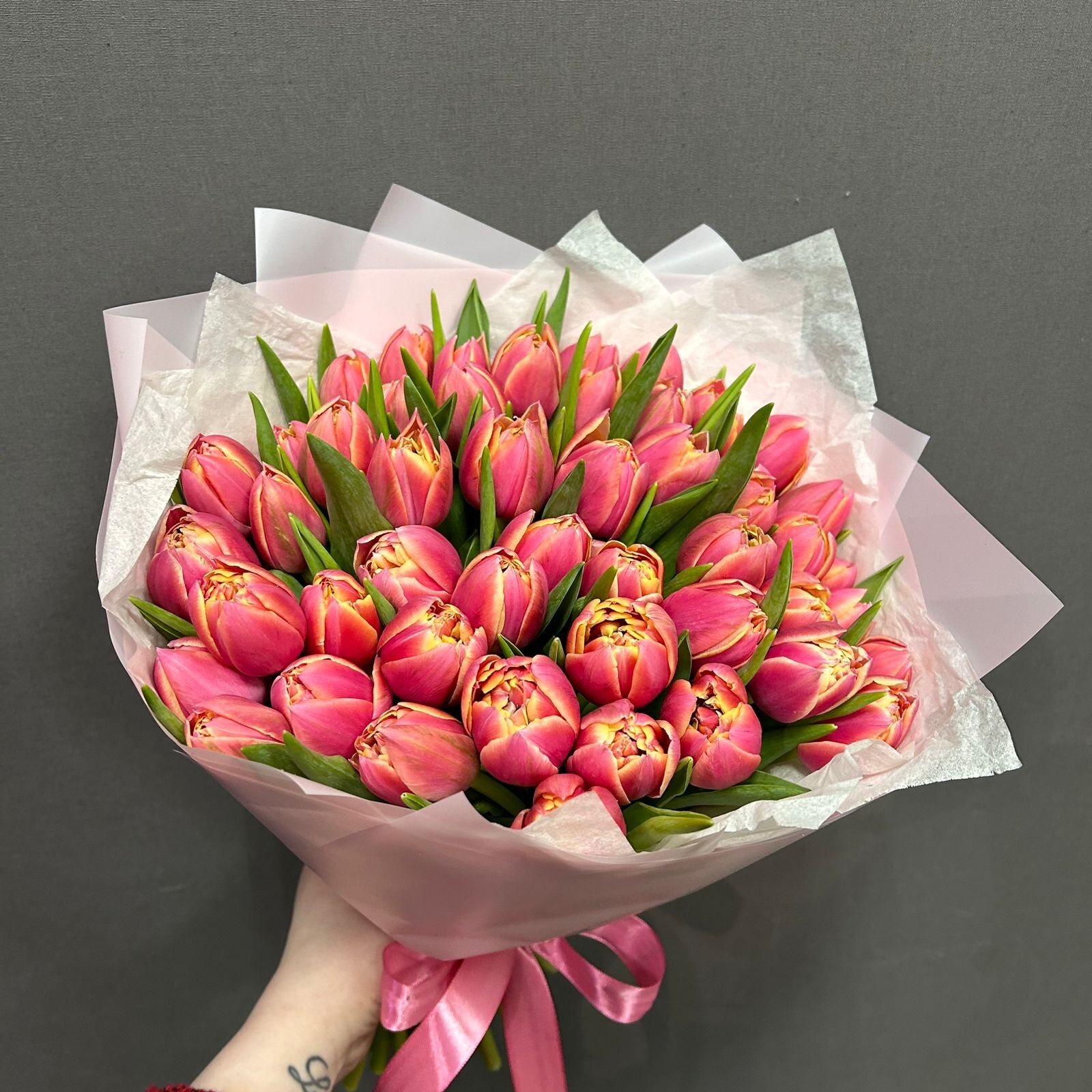 49 пионовидных тюльпанов Колумбус