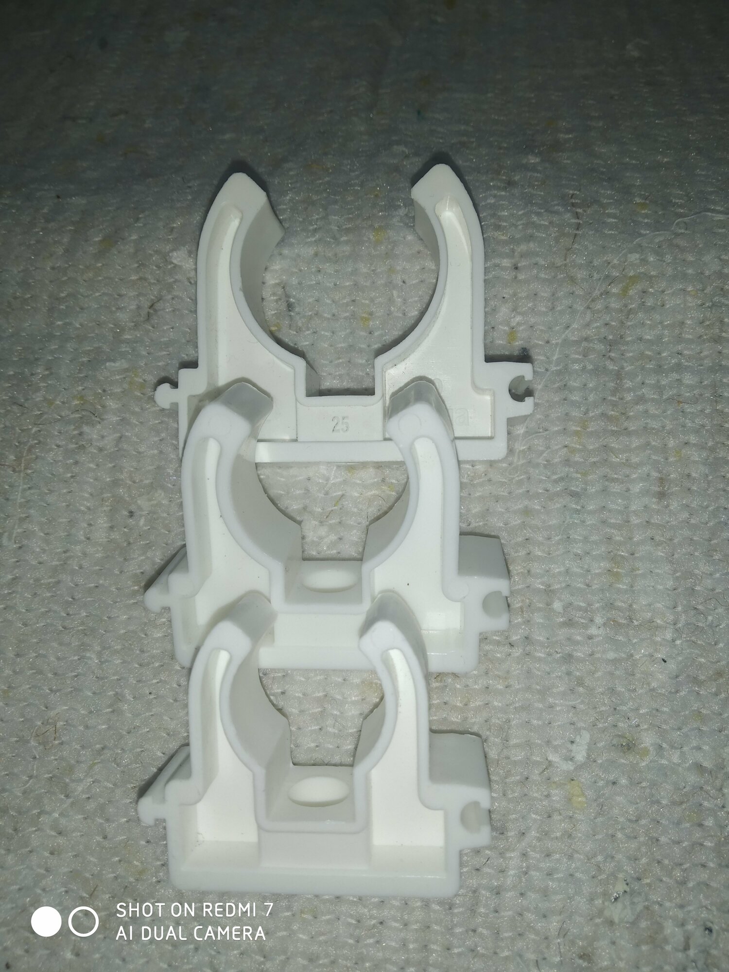 Клипса одинарная для PPR 20 ;25;32мм, белая, Pro Aqua PA18008P lnd по 20 штук