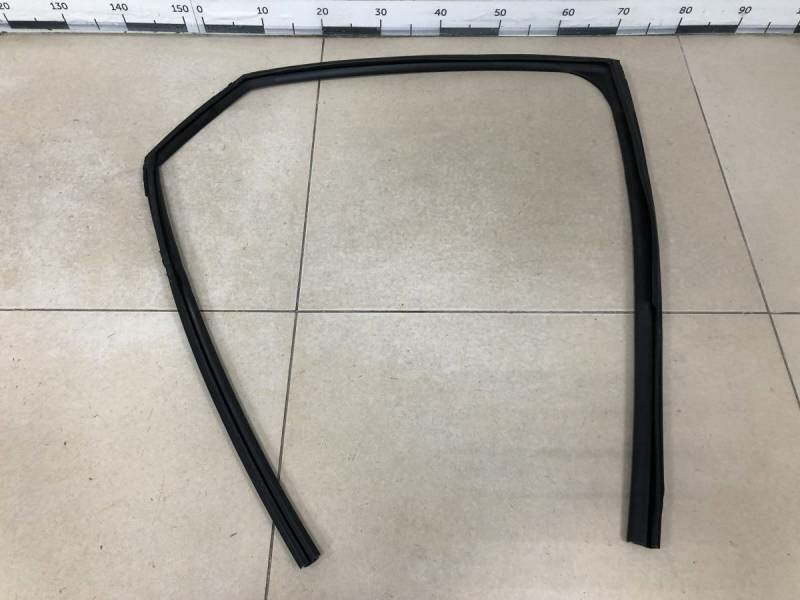 Уплотнитель стекла двери Lexus RX 350 2015 кат.номер: 6814248070