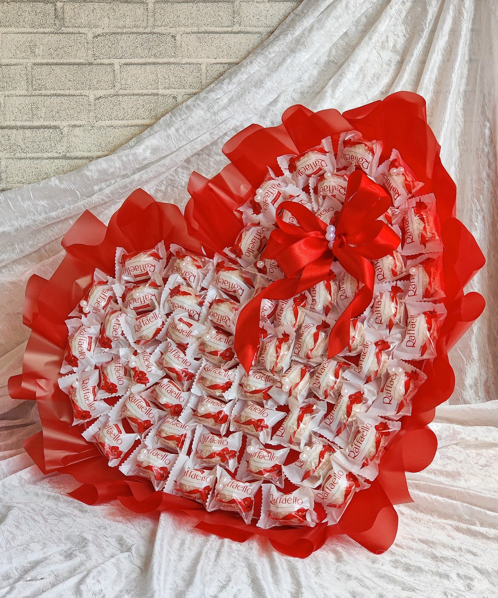 Букет из Raffaello в виде сердца