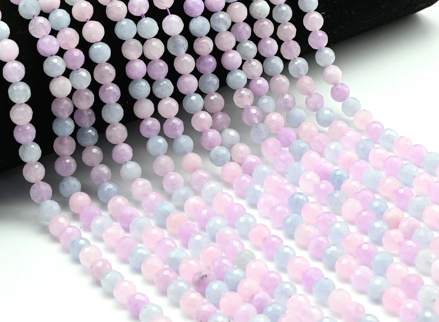 Бусины из кальцита шарик гр.6мм, цв. ассорти, 39см, 65 бусин .