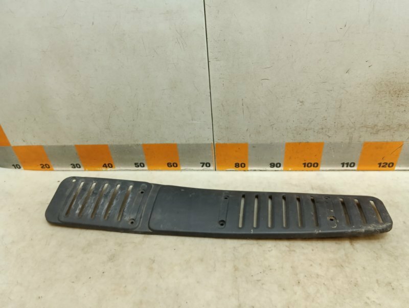 Б/У Накладка заднего фонаря левого Накладка декоративная Peugeot Boxer 250 Лев. 466307 Peugeot-Citroen арт. 1308469070