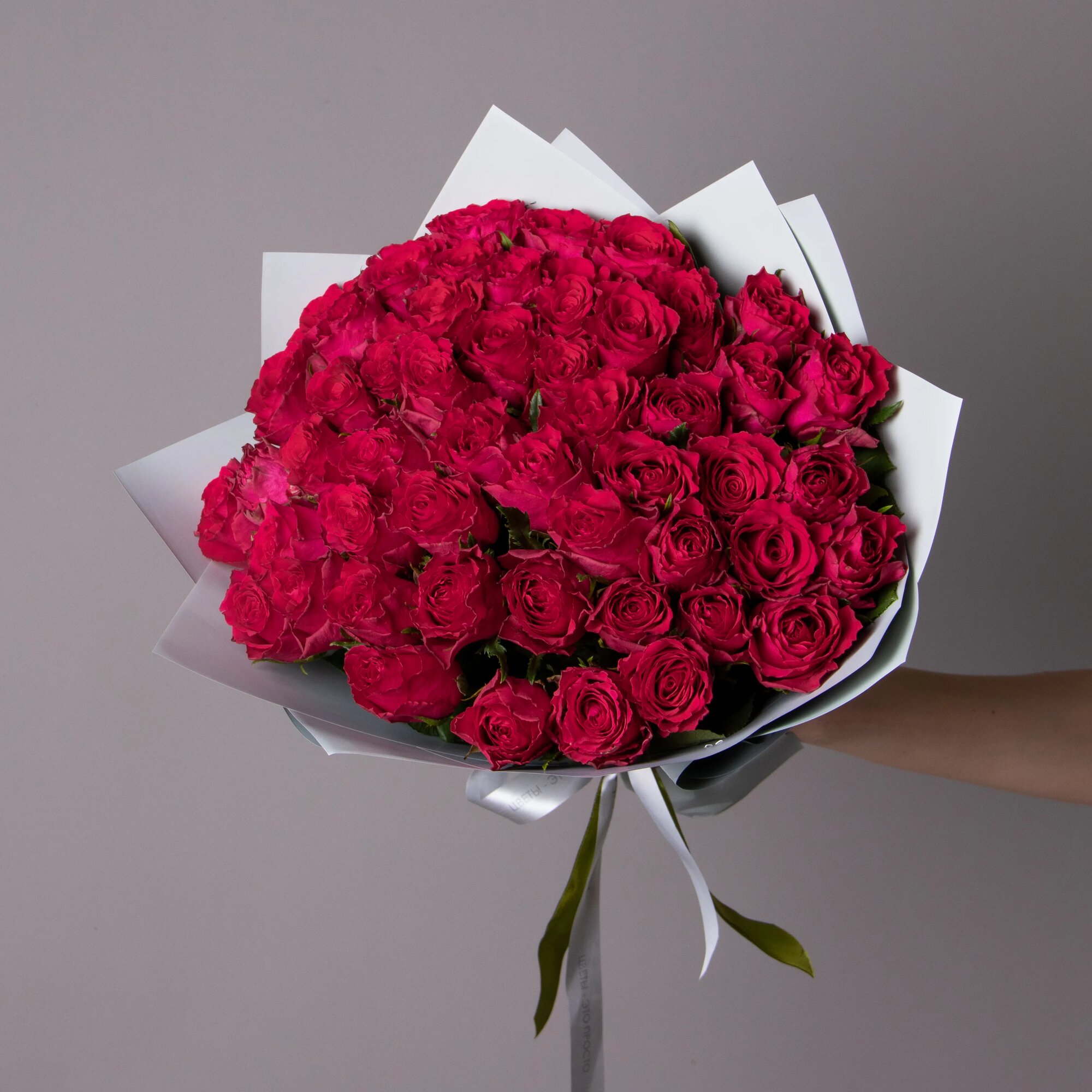 Букет Роза "Мадам Чериз" 51 шт Высота 40 см в коробке и аквабоксе от "Простоцветы"
