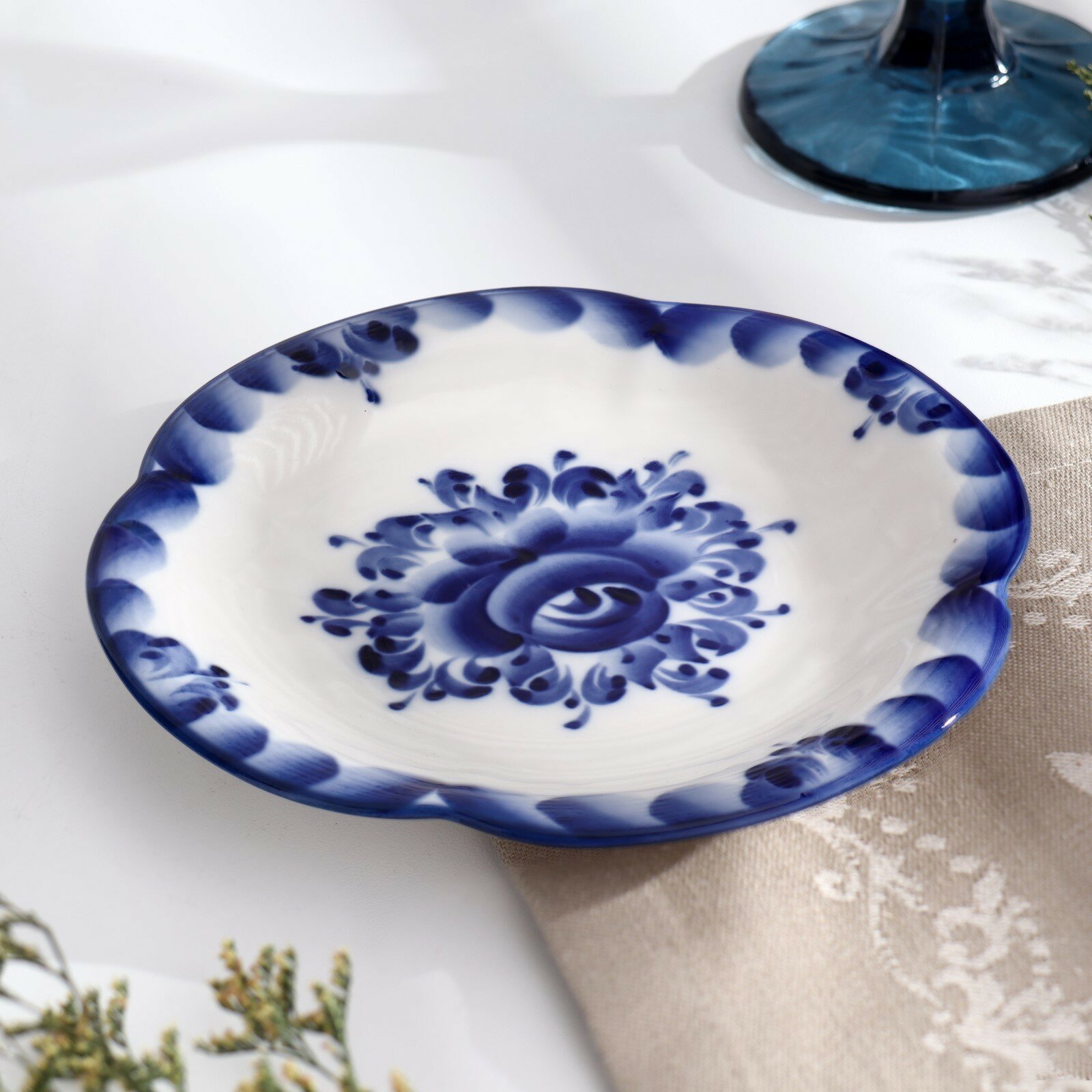 Блюдце фарфоровое «Пирожковница», d=16 см, гжель