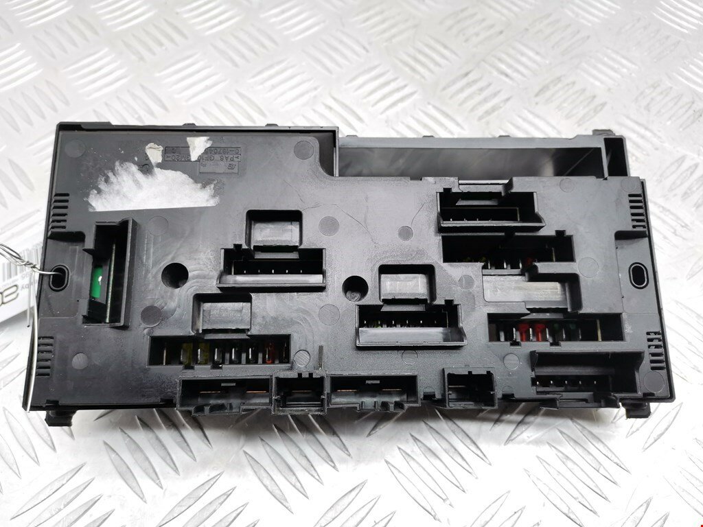 Блок предохранителей BMW 5-Series (F07/F10/F11/F18) 61149252815 арт. 761695