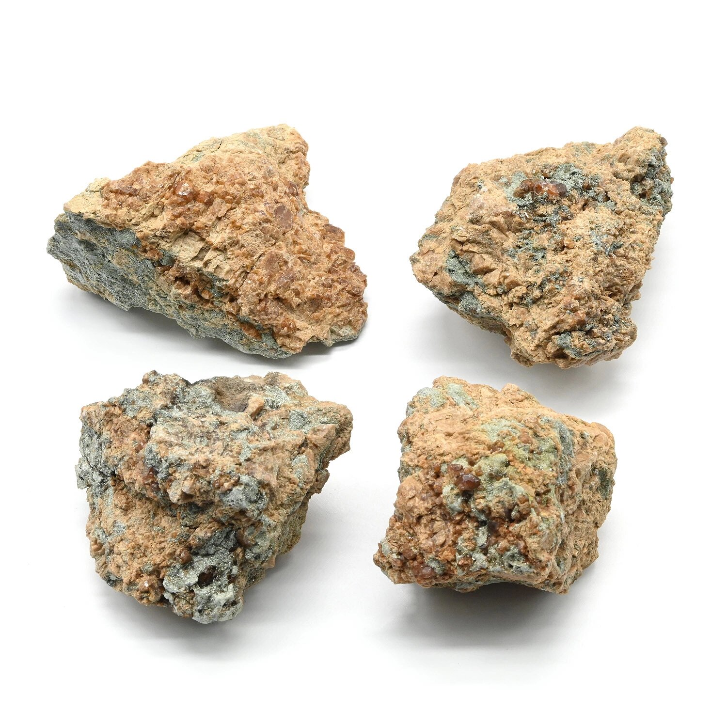 Кристаллы граната спесартина в породе 51*40*30мм, 70-79г .