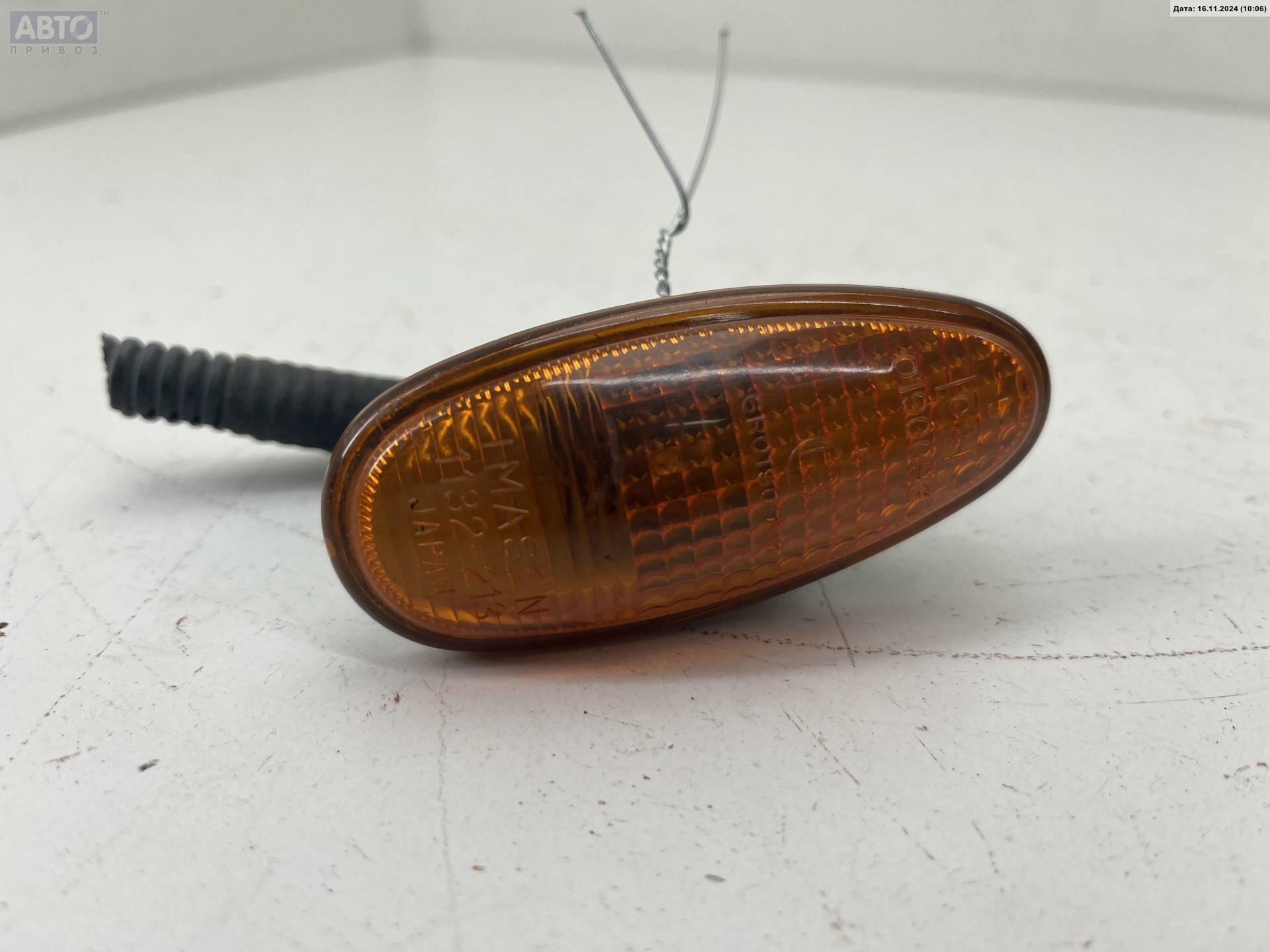 Повторитель поворота правый Mitsubishi Space Wagon (1991-1998)