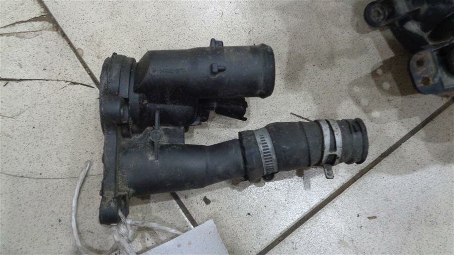 Корпус термостата от Ford Focus 2 2004-2008