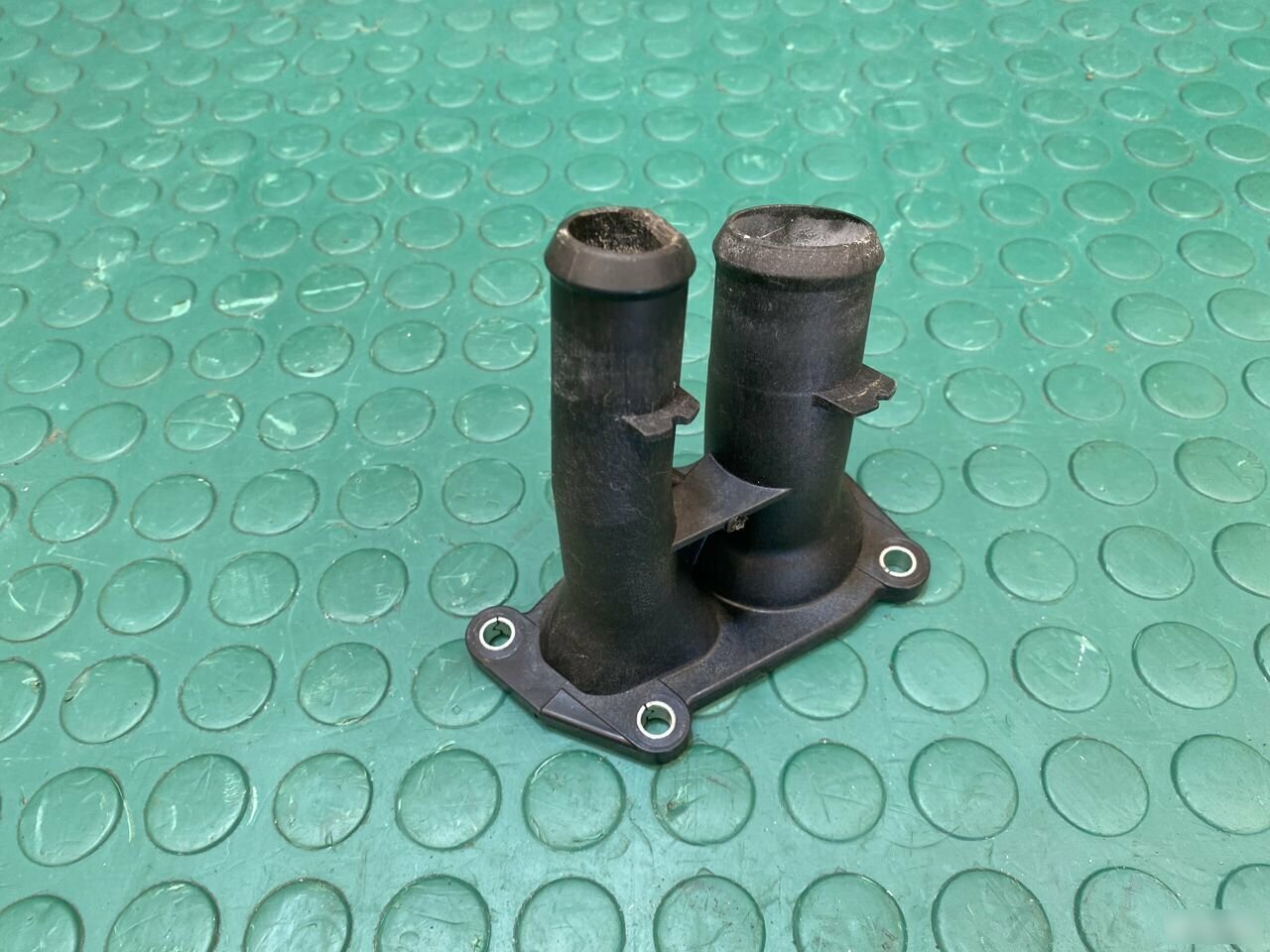 Фланец системы охлаждения Ford Focus 3 iqdb 2011-2 2S6G9K478BD