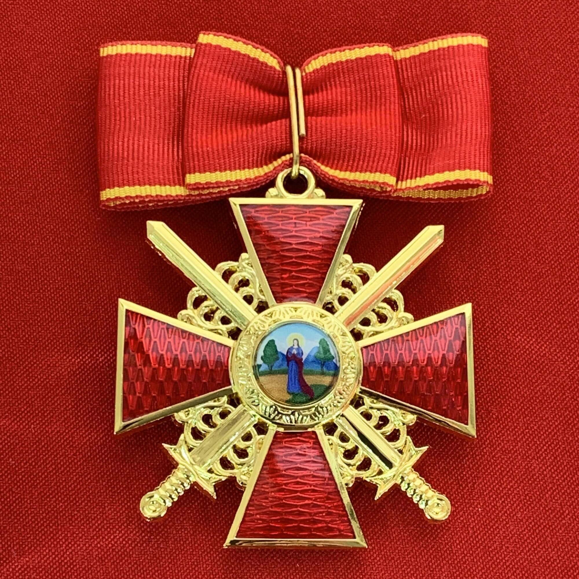 Орден Святой Анны 2-й степени с мечами , с бантом из муаровой ленты. Полноразмерный муляж LUX. Размер 70х47 мм.