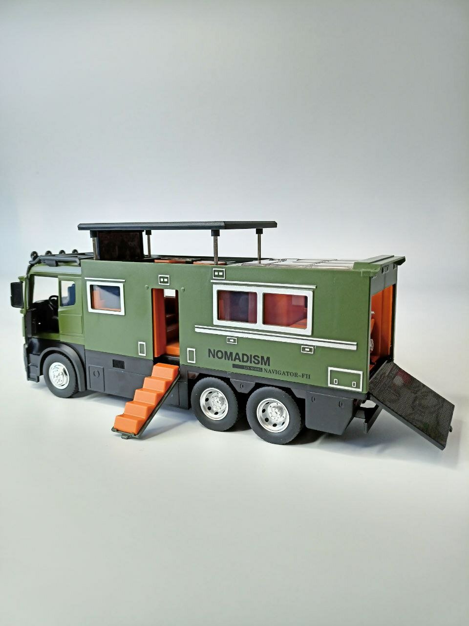 Коллекционная машинка игрушка металлическая Автодом Грузовик внедорожник 1:28 хаки