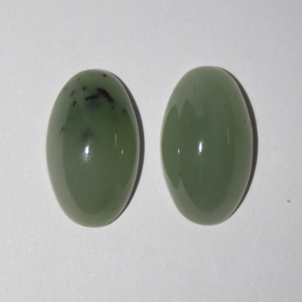 Пара коллекционных кабошонов нефрита, 17х10х6 мм, Хакасия, «True Stones»