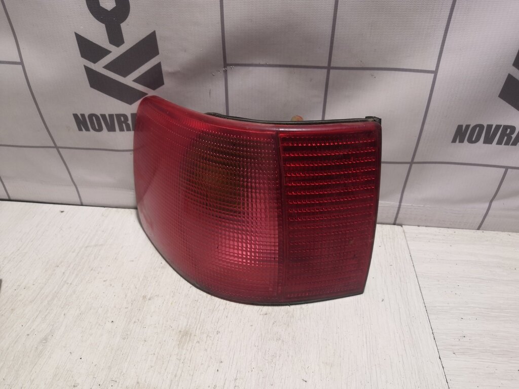 Фонарь задний наружный левый Audi A6 (C4) 1994-1997