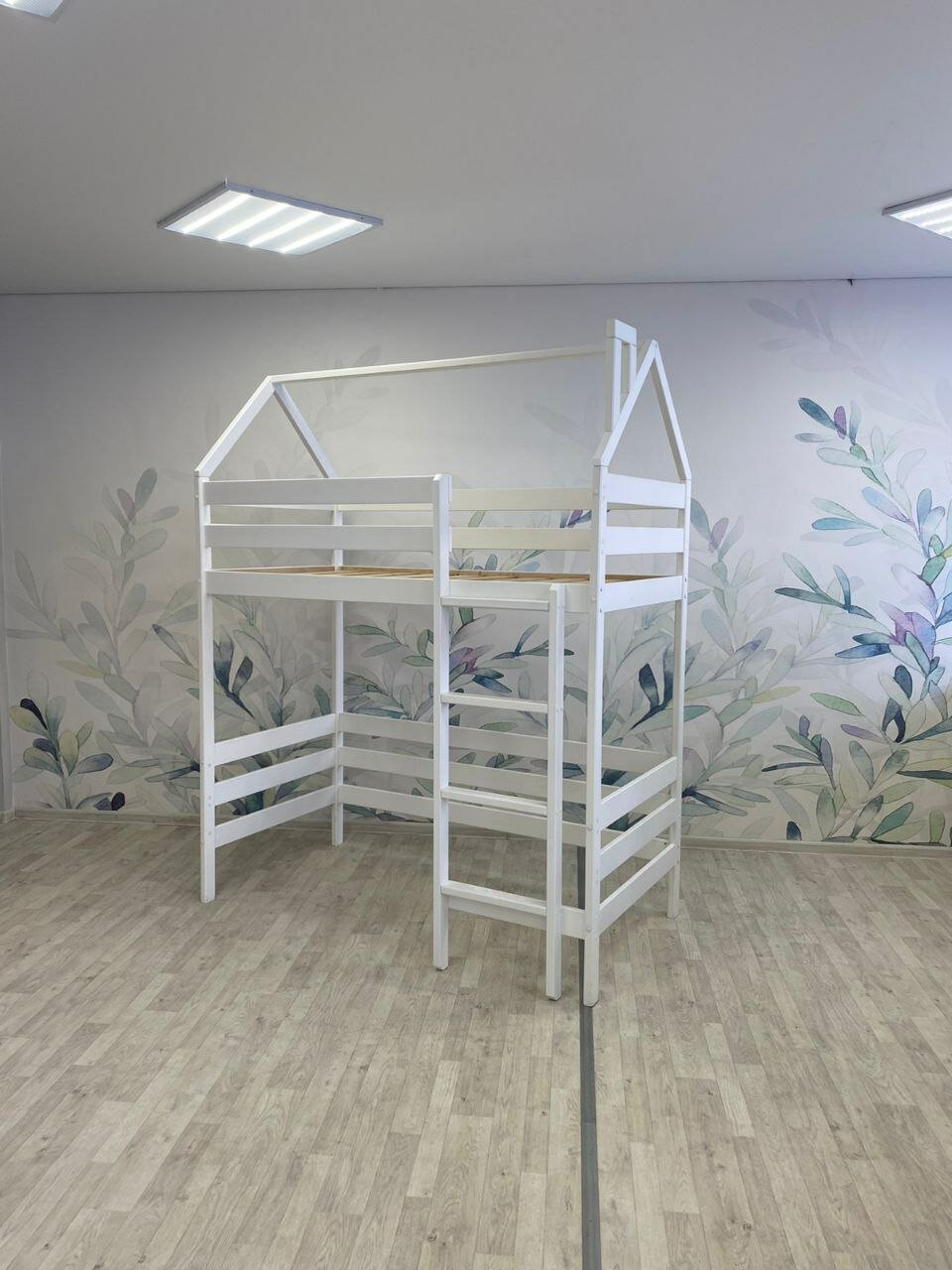 Кровать-чердак домик лестница спереди