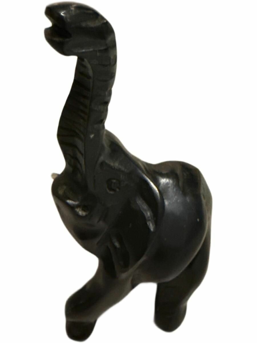 Деревянная статуэтка