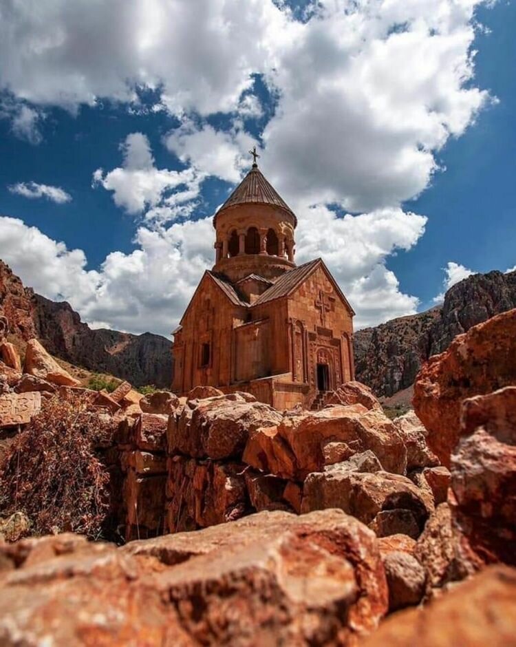 Алмазная живопись "Виды гор Хорвирап и Арарат в Армении", 5D, круглая, 40x50 см. Производитель: Brose Art.