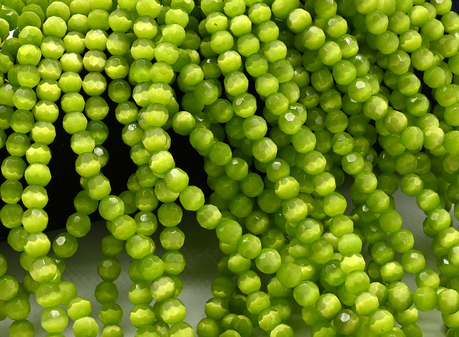 Бусины из кошачьего глаза (улексит) шарик гр.6мм цв. салатовый, 40см, 70 бусин .