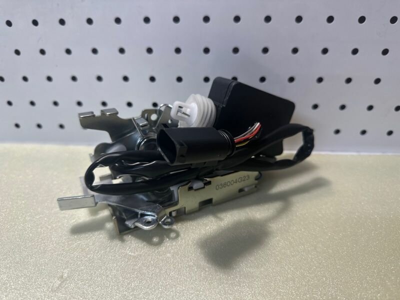 Замок правой двери для грузовых автомобилей MERCEDES ACTROS AXOR KAMAZ 5490