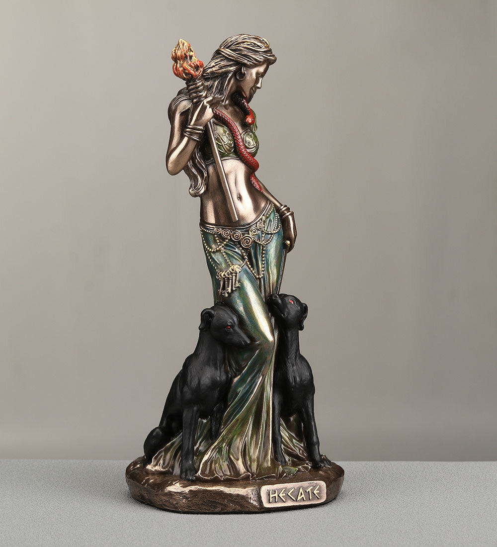 Статуэтка Геката - богиня лунного света и волшебства